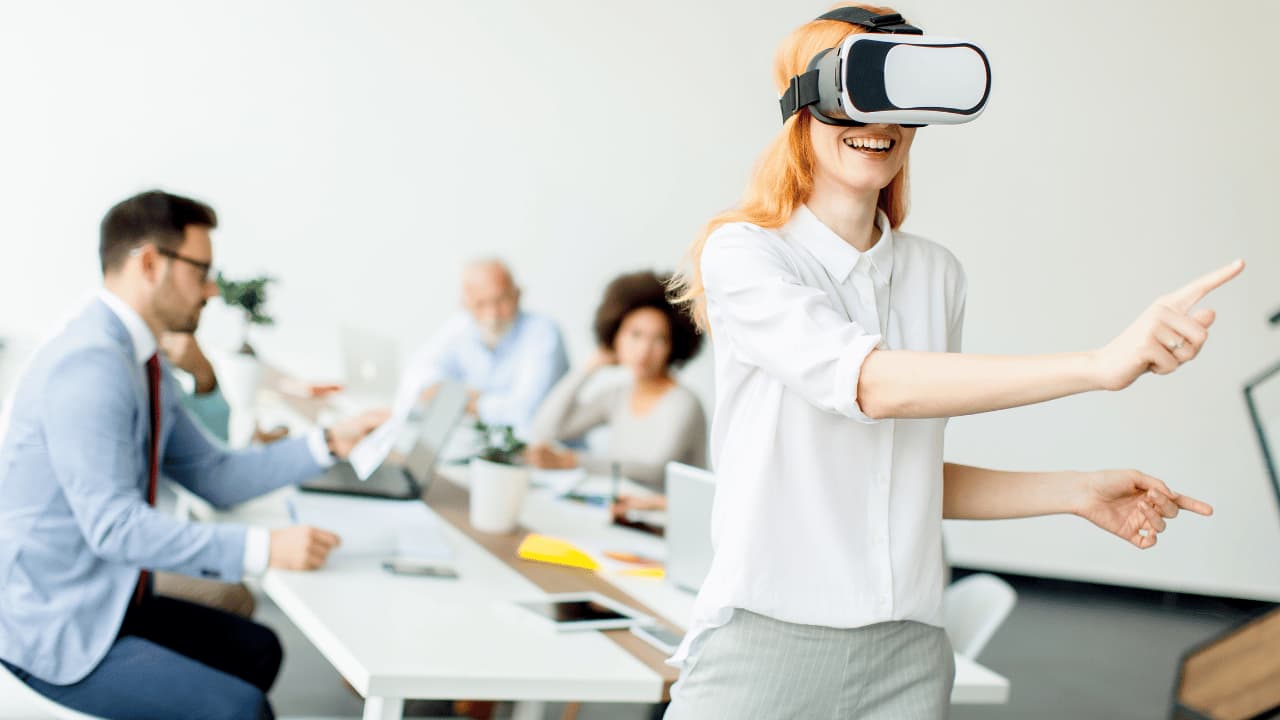 What Is Virtual Reality Leadership Training? (In 2025)