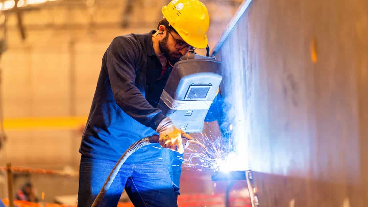 11 Ways to Become a Certified Welder In 2025